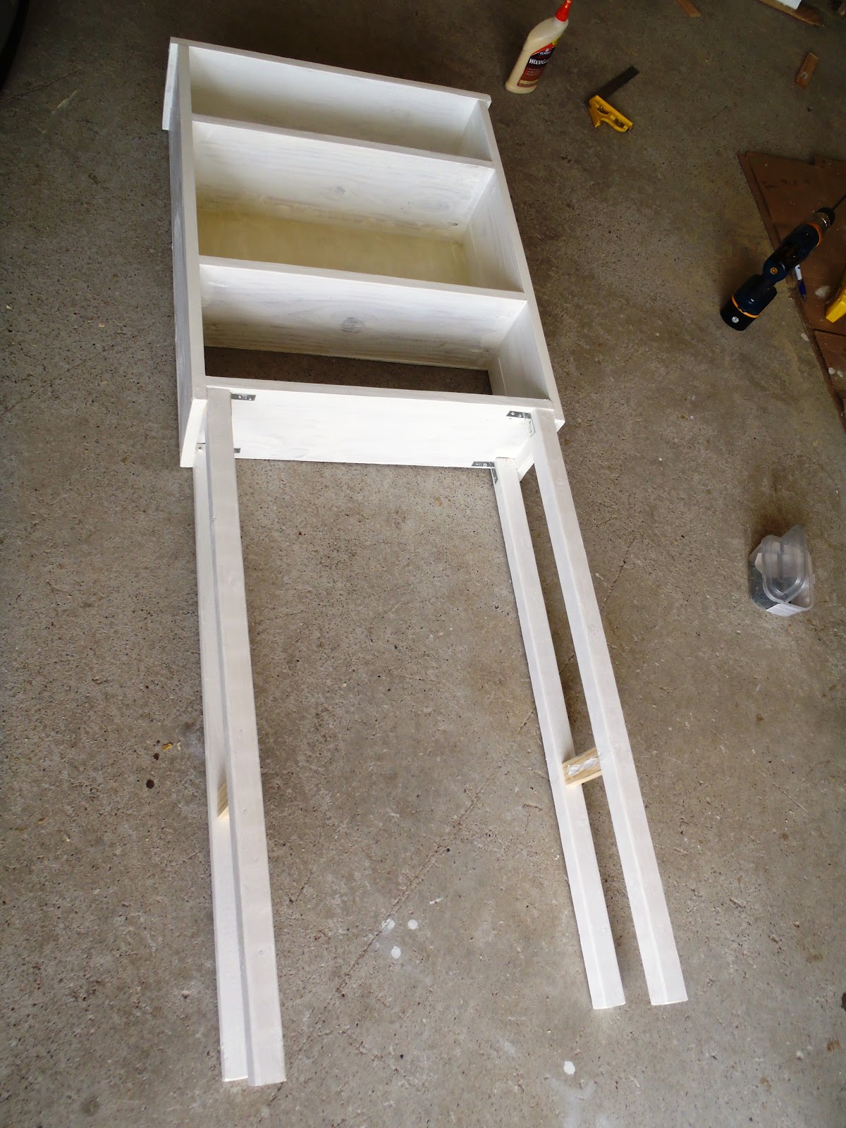 Lazy Liz on Less: Space saver for bathroom