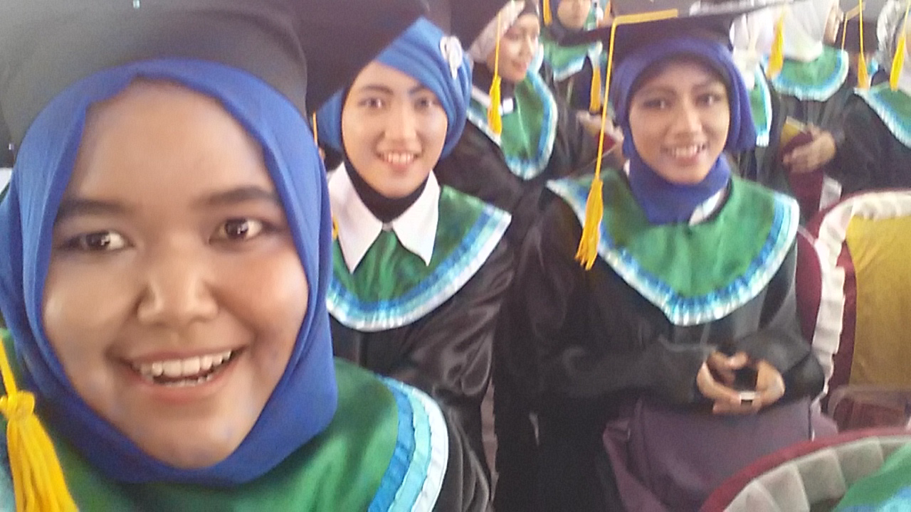 YAUMUL MARKHAMAH: Graduation SMA N 1 WIRADESA 2015