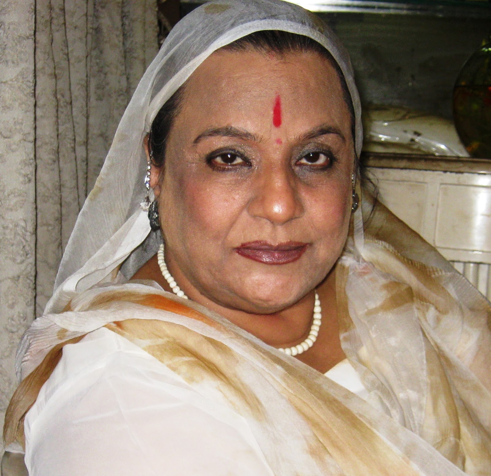 Beete Hue Din: “Ankhiyon Ke Jharokhon Se” – Hemlata