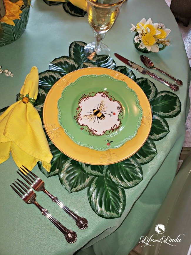 Lovely Bee Spring Table | Life and Linda