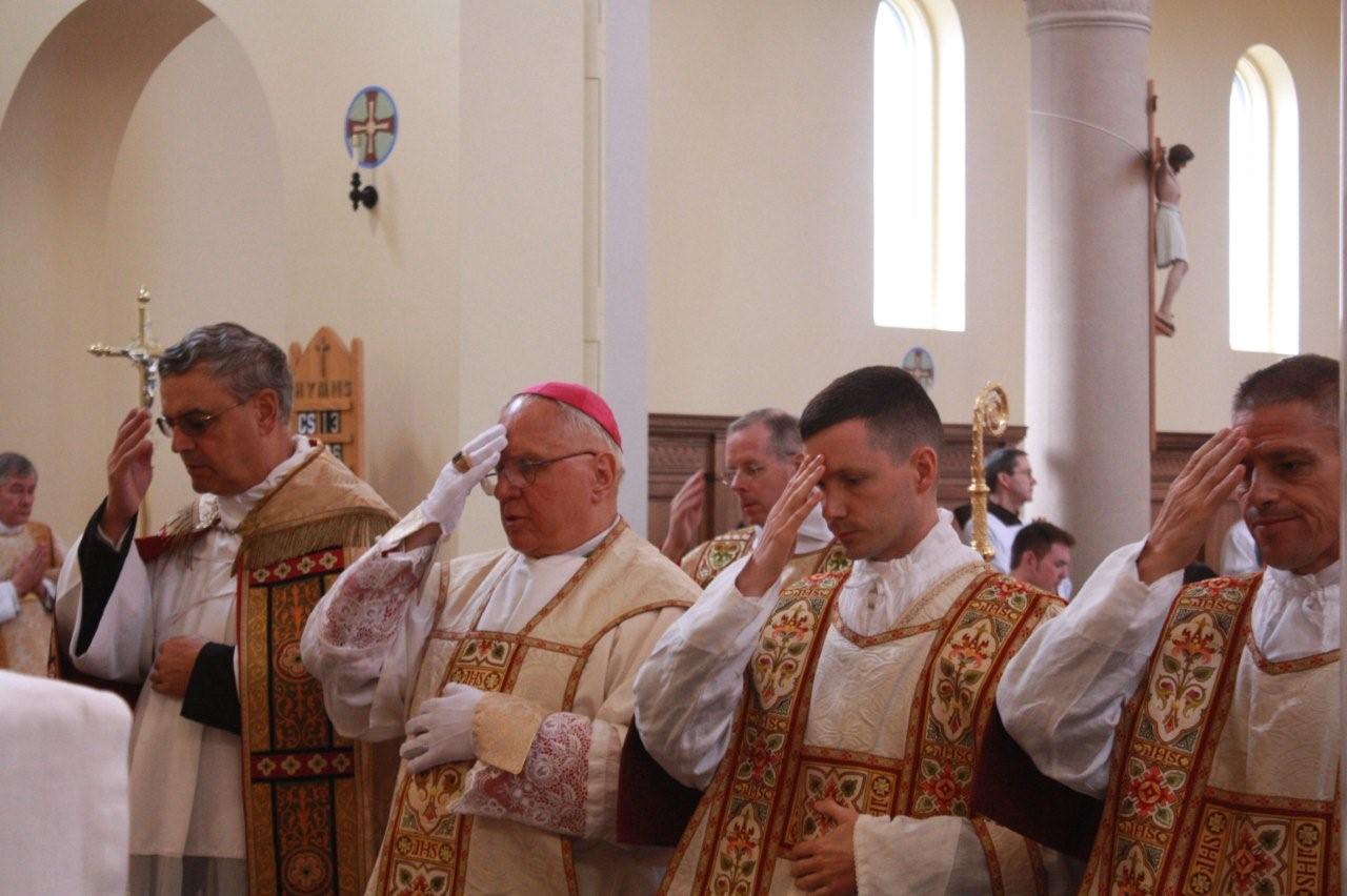 Pro Misa Tradicional en Ciudad Real: Tonsura en Nebraska