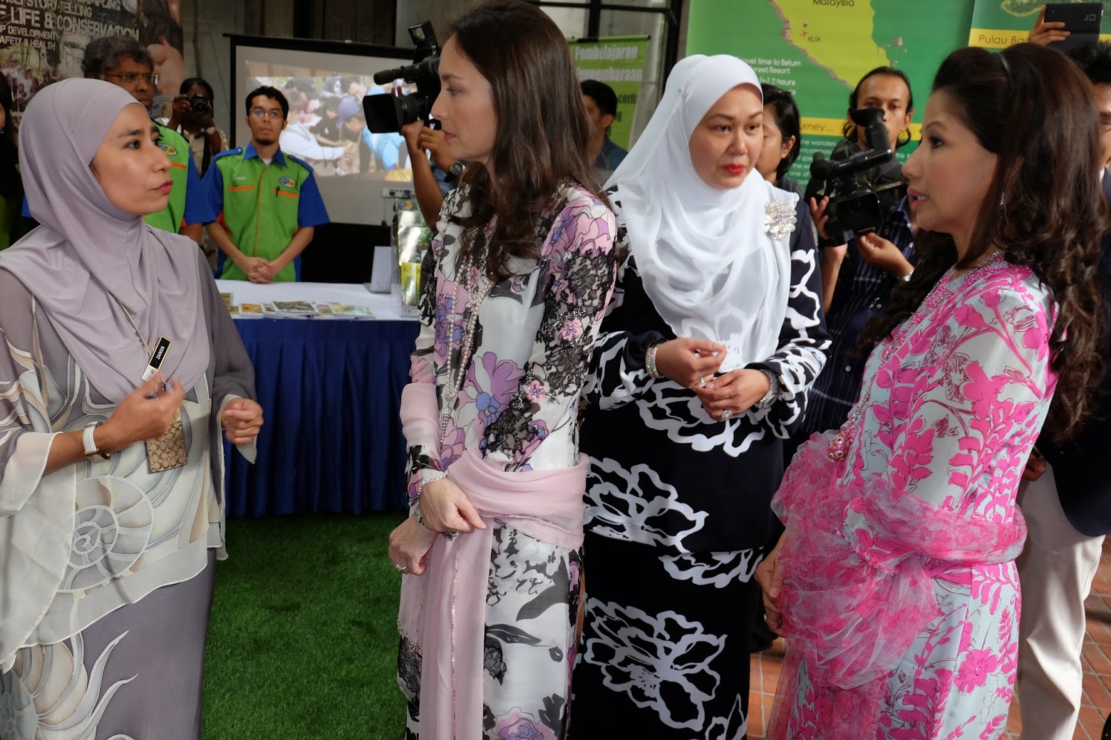 Kee Hua Chee Live!: HER ROYAL HIGHNESS THE SULTANAH OF PERAK, DYMM RAJA ...