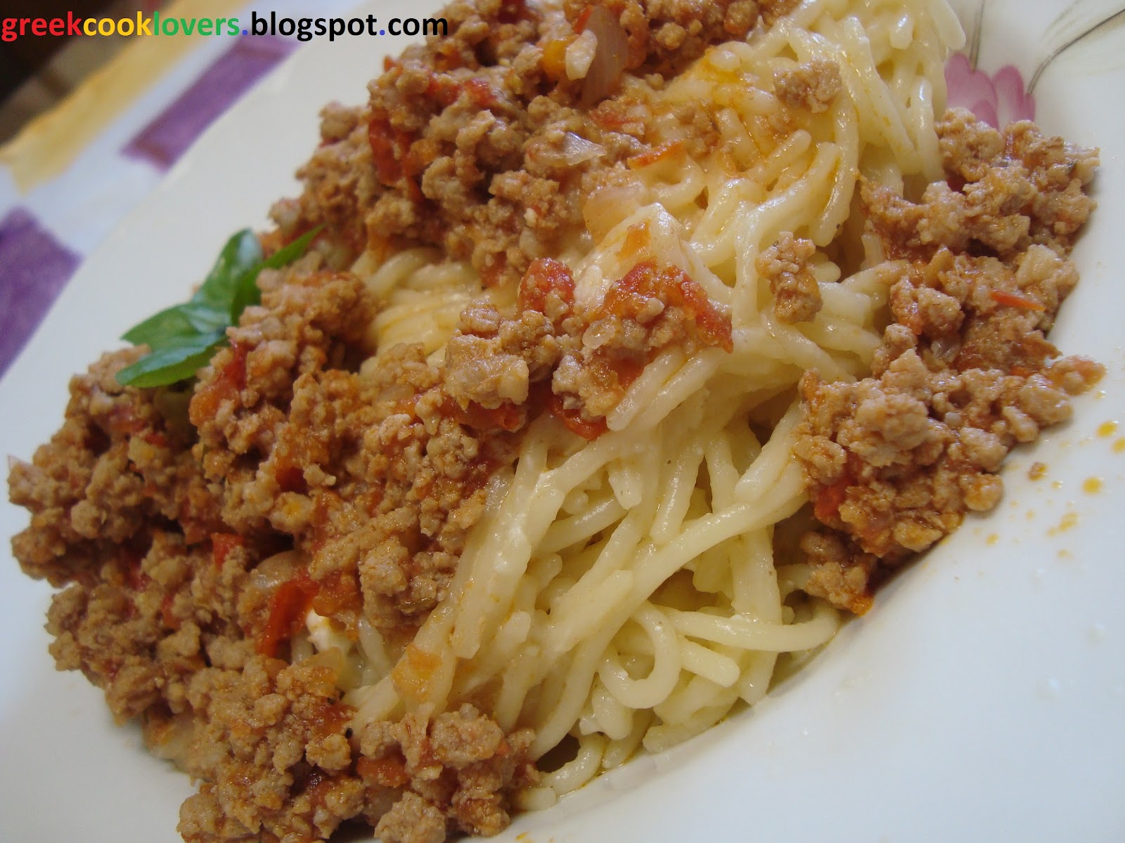 GREEK COOK LOVERS: SPAGHETTI WITH MINCED MEAT