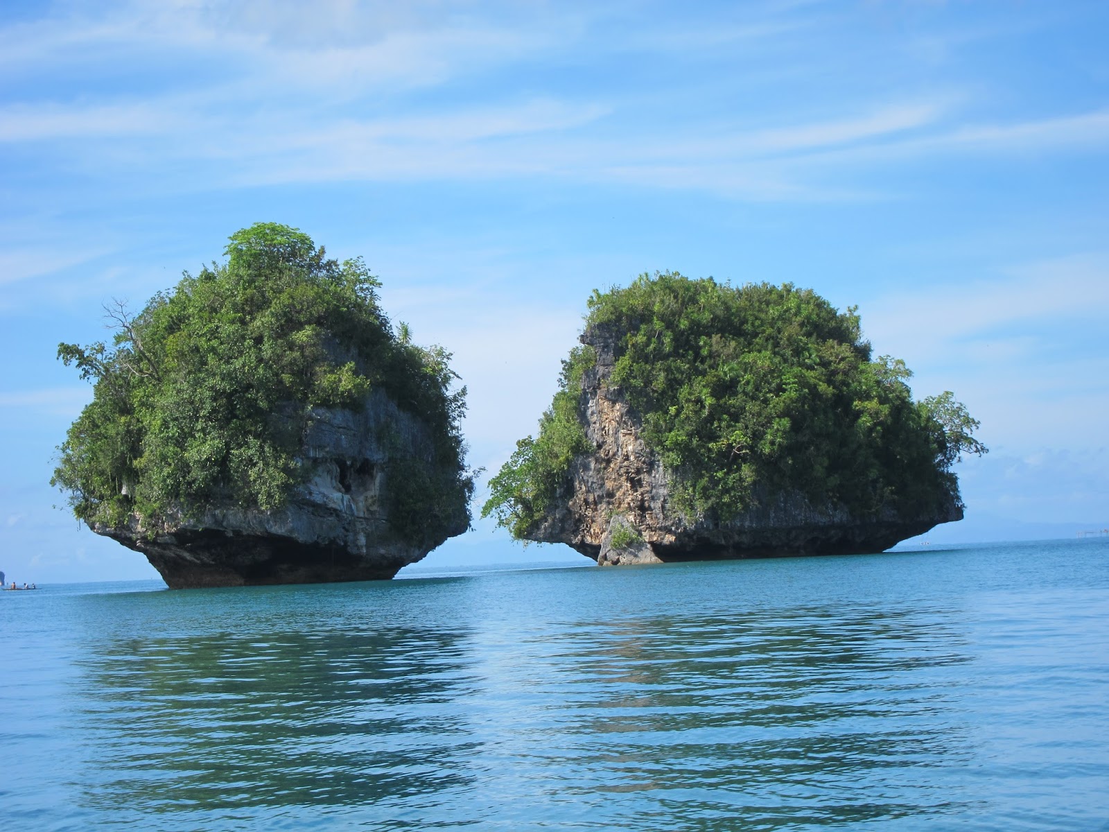 BEACHES AND CHURCHES: Marabut Islands in Samar