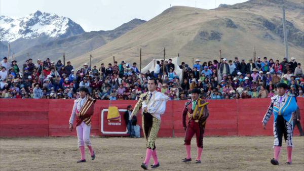 PERÚ TOROS: EN SANTA ROSA DE MELGAR, PUNO, TOROS POR SANTA ROSA DE LIMA