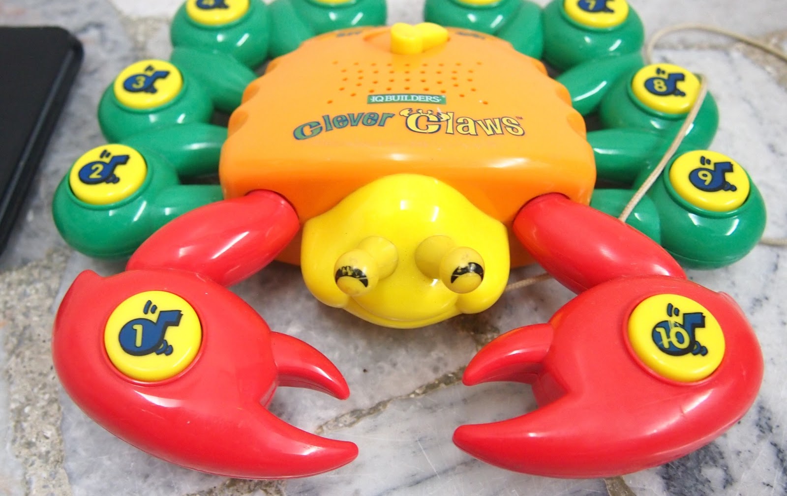 JuaiMurah: IQ Builders Clever Claws