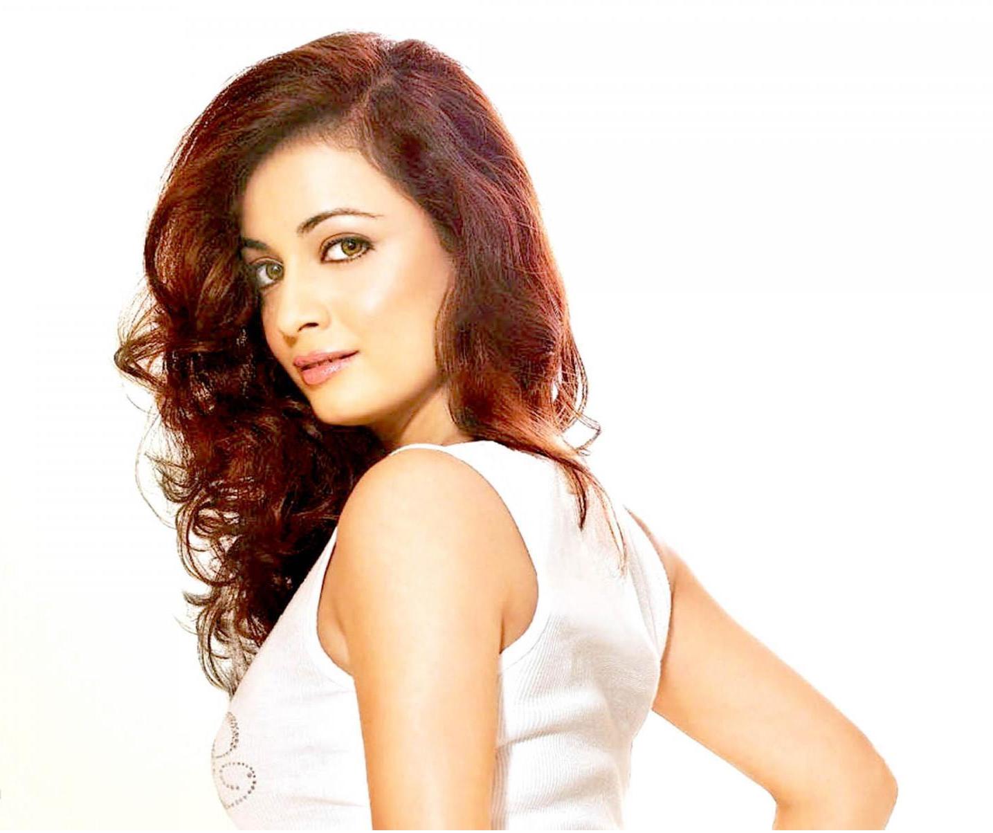 Diya Mirza HD Wallpaper ~ Free Wallpapers Download