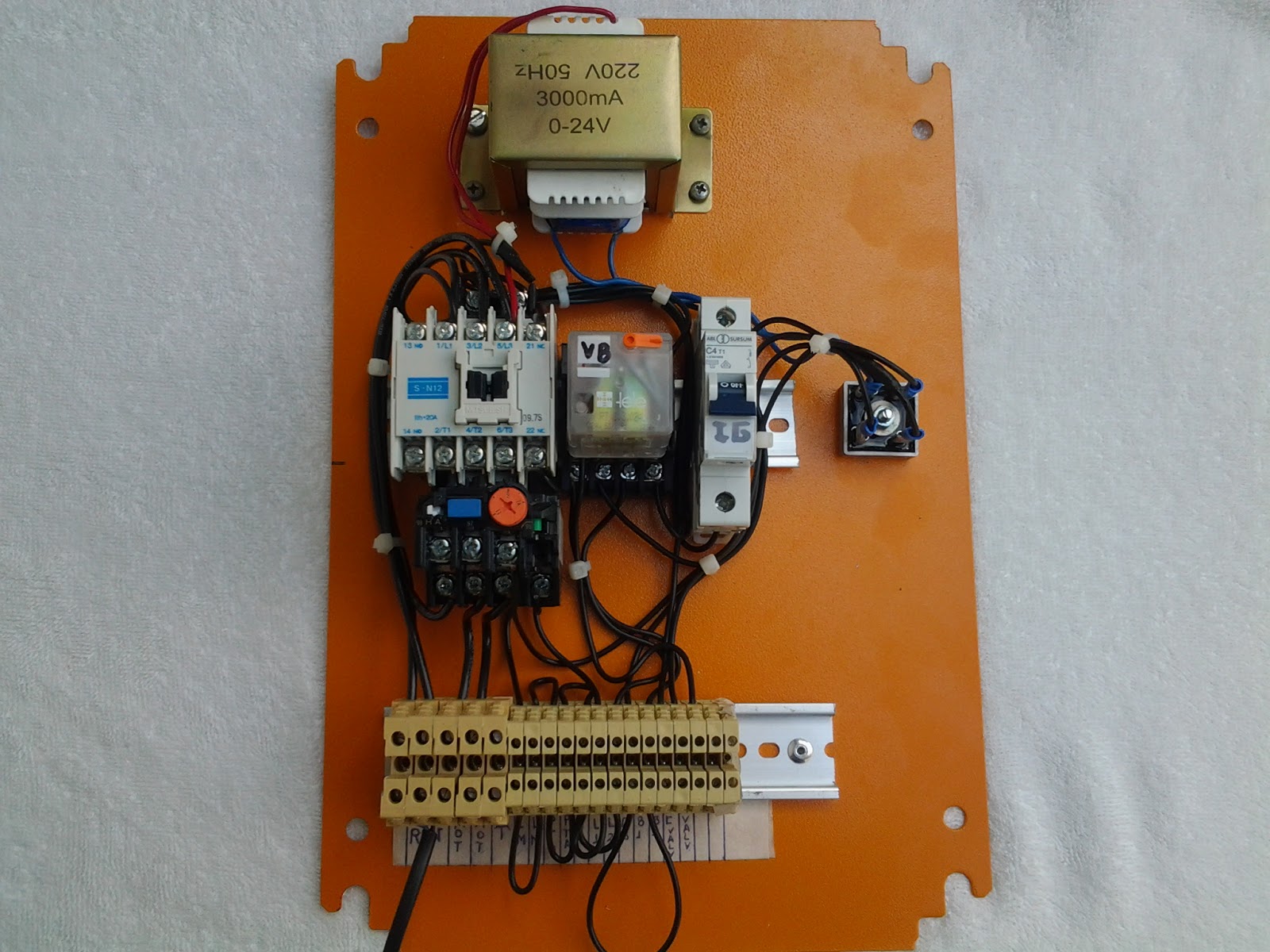 CONTROLES Y AUTOMATIZACIÓN: LOGICA CABLEADA