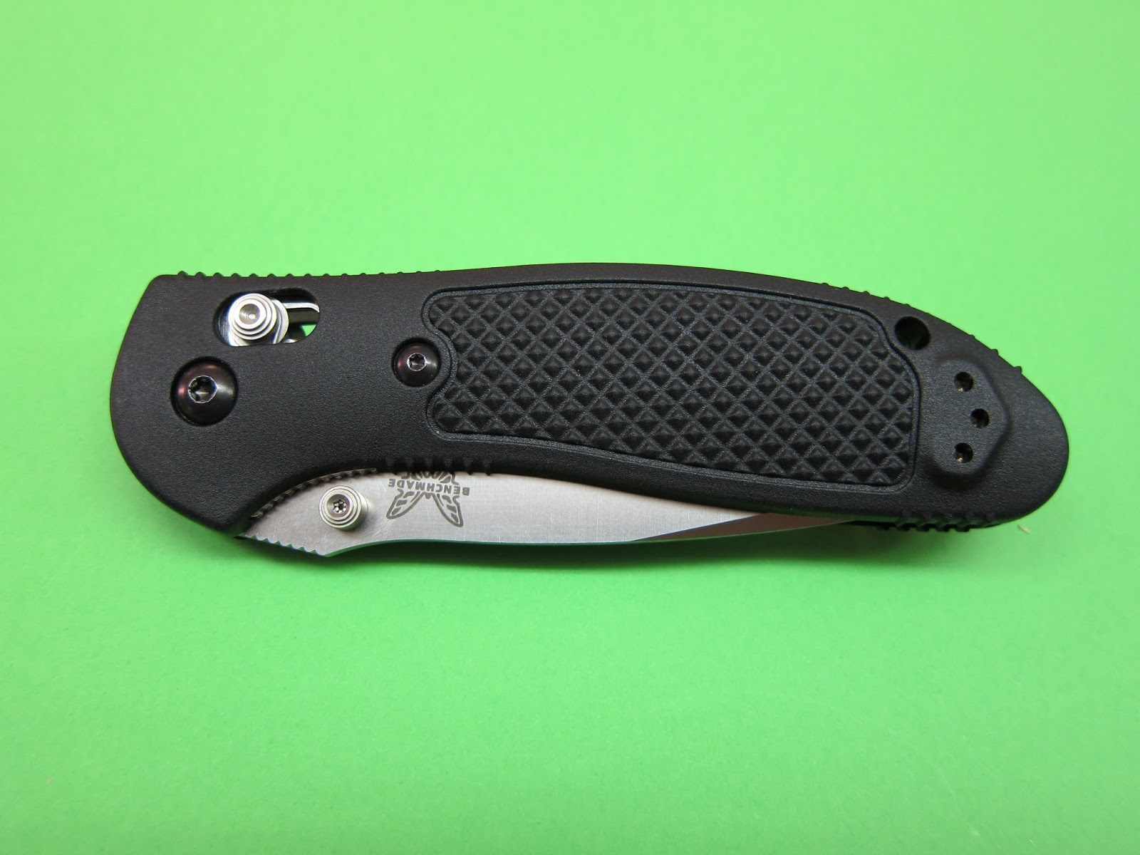 ARMAS BLANCAS 66: - BENCHMADE GRIPTILIAN 553