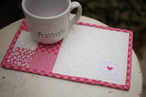 Fabric Obsession: MONDAY MADNESS: Mug Rugs