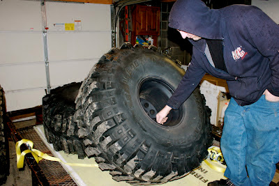 Tennessee Ashley: Brian finally got some 44 inch tires!!!