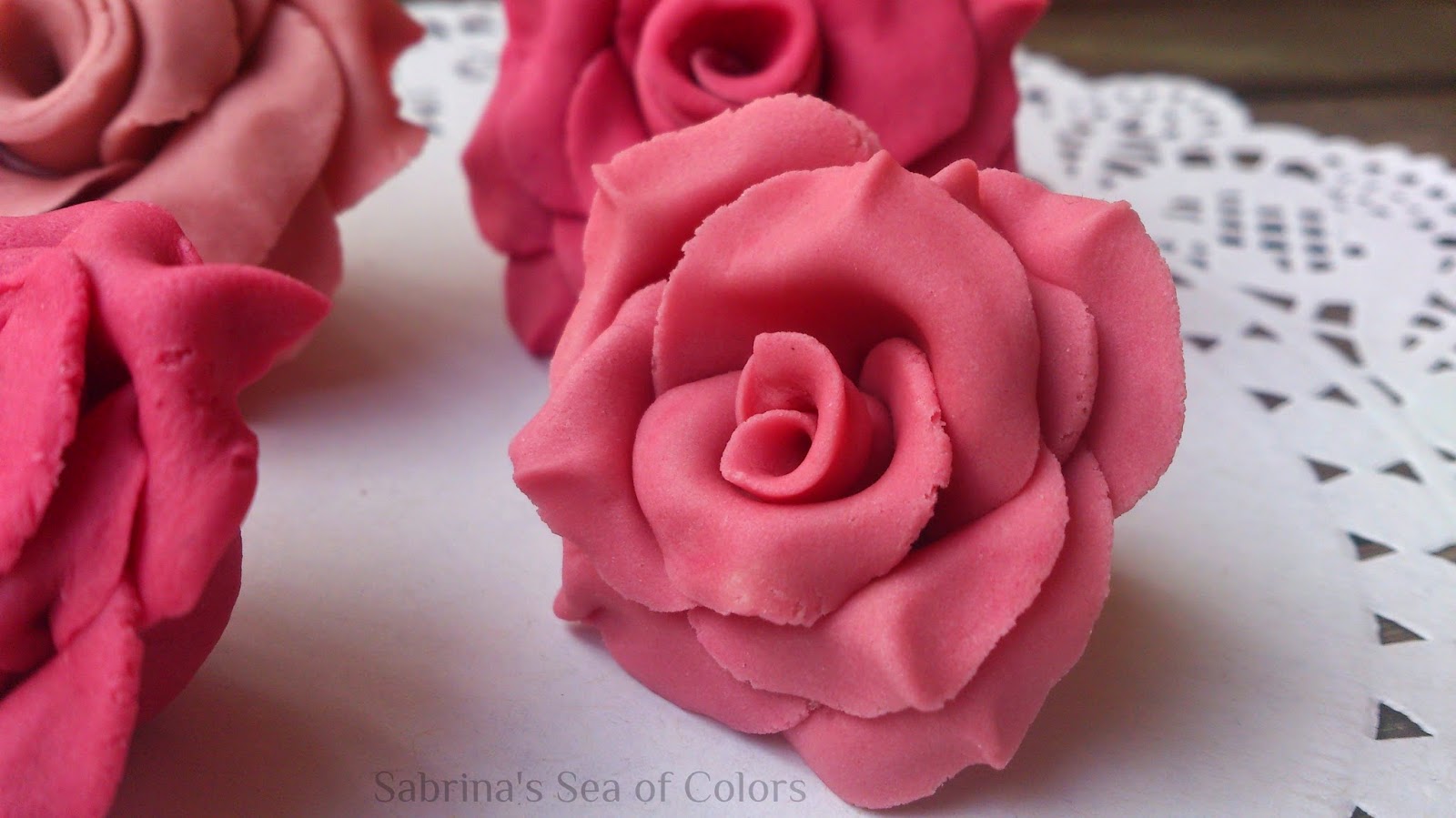 Rosas de fondant fáciles - Sabrina´s Sea of Colors