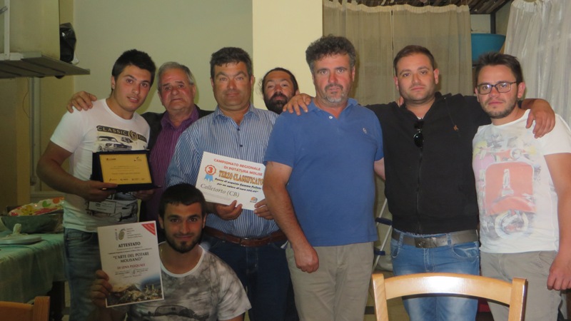 I campioni della potatura festeggiano Alessandro Di Lena, il migliore ...