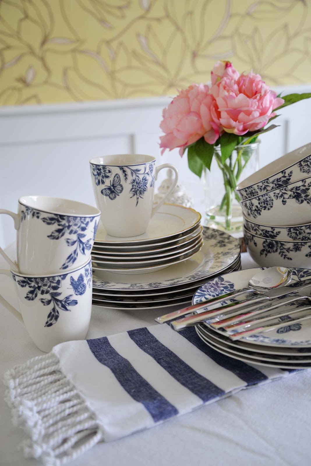 Spring Updates and Easy Table Setting Ideas - Rambling Renovators