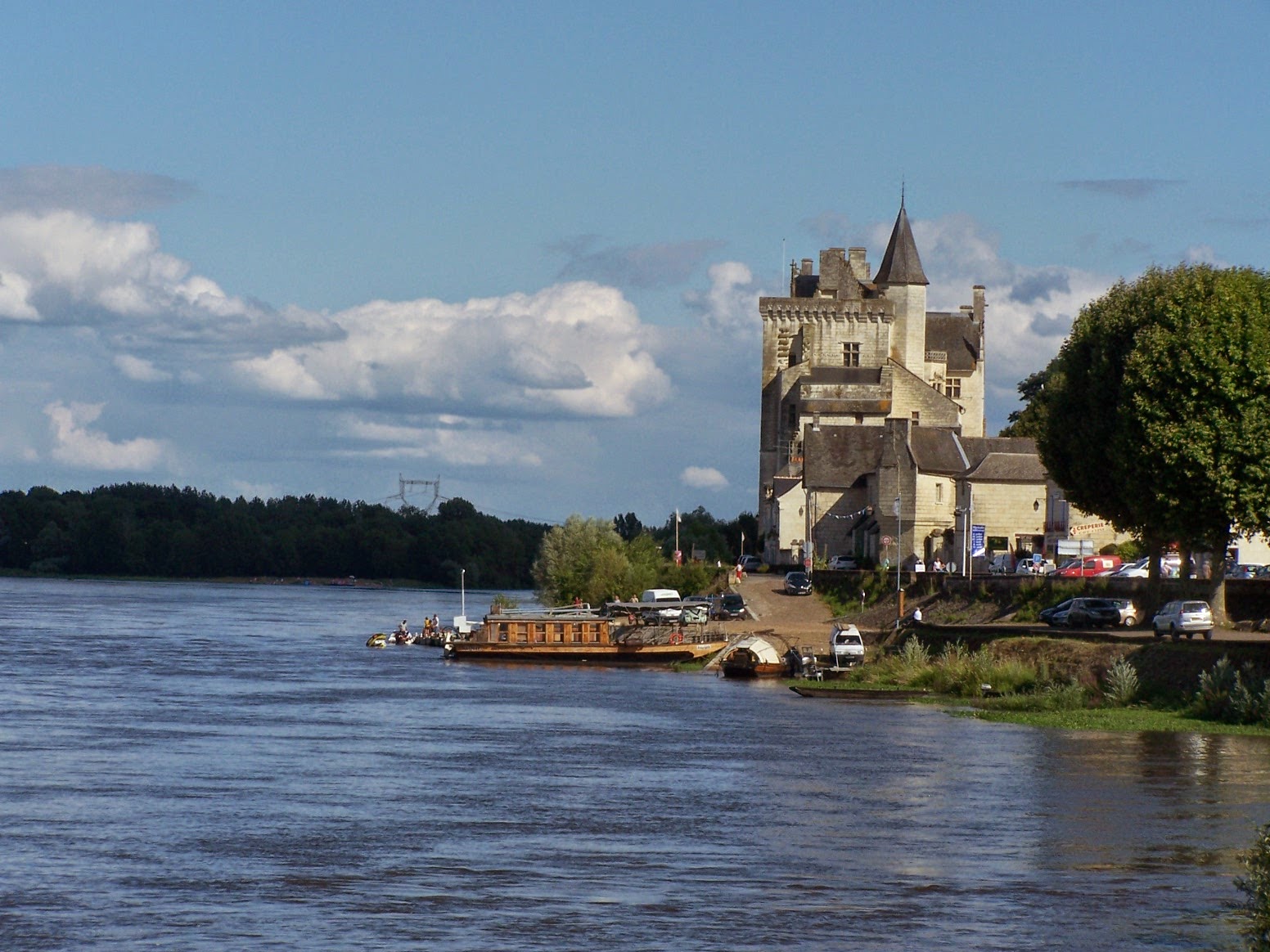 NOSTALGIE DES BORDS DE LOIRE: MONTSOREAU, TURQUANT et L'ABBAYE DE ...