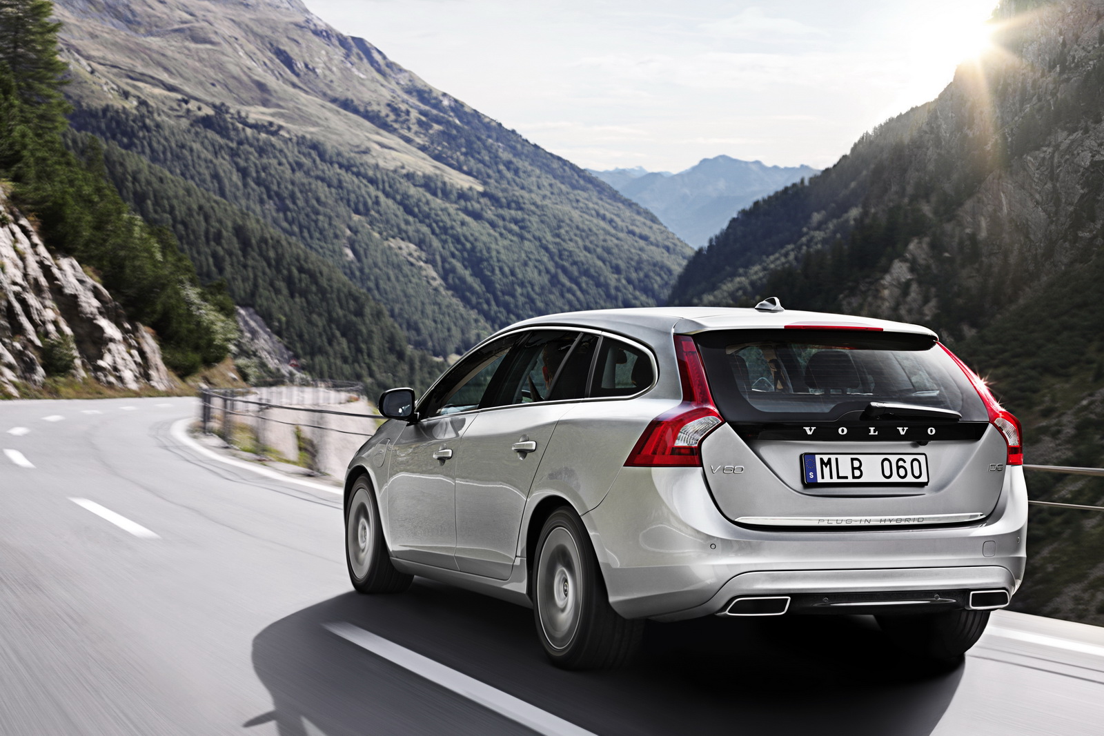 Volvo V60 D6 Plug-In Diesel-Electric Hybrid ~ Autooonline Magazine