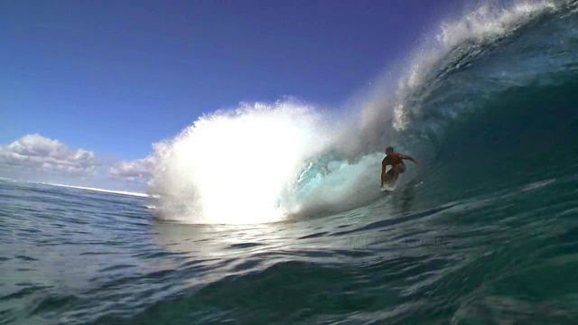 El primer swell en Teahupoo