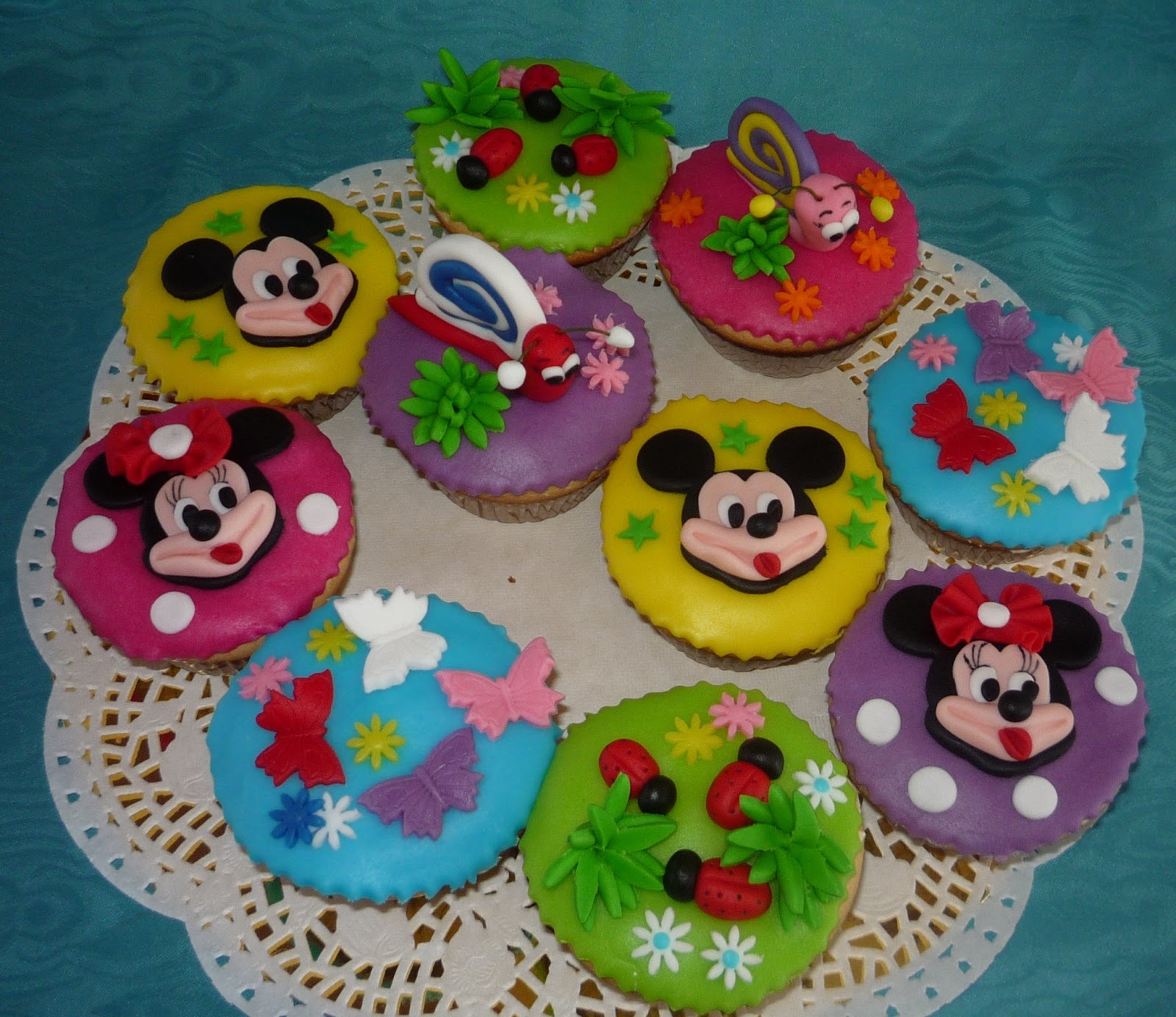 Torturi pentru copii in Constanta: Briose colorate pt copii