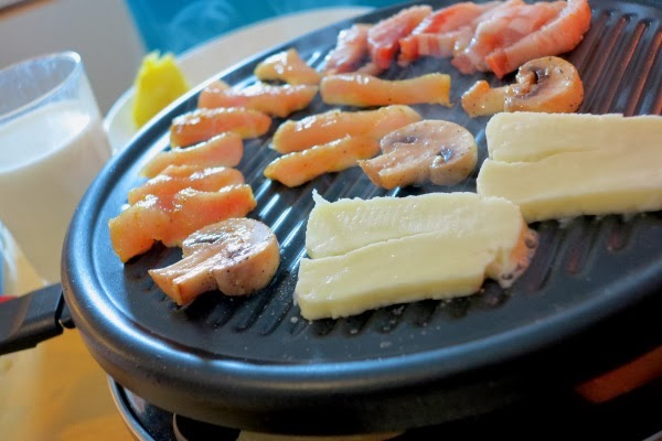 Kotiruokalistalla: Raclettea juuston ystäville!