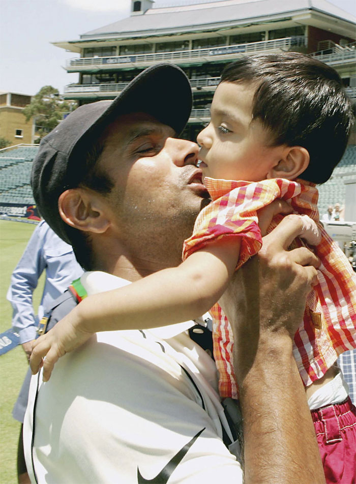 BigHotCeleb: Indian Cricketer Rahul Dravid with his son Samit