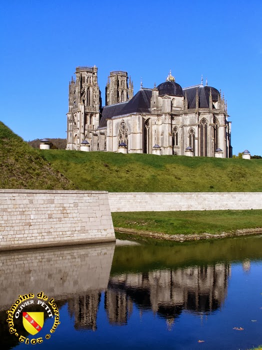 PATRIMOINE DE LORRAINE: TOUL (54) - La cathédrale Saint-Etienne (Extérieur)
