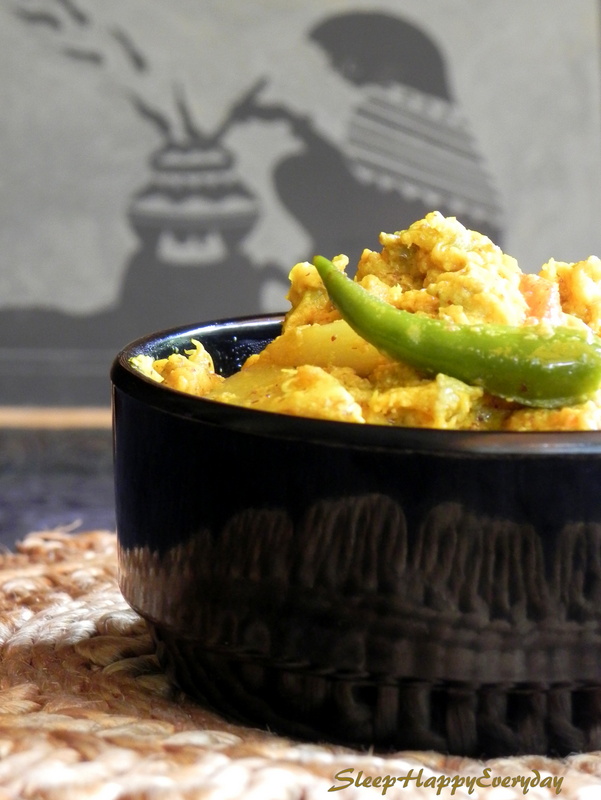 Sleep Happy Everyday: Bati Charchari (Bengali Style Curry Cooked in a Bowl)