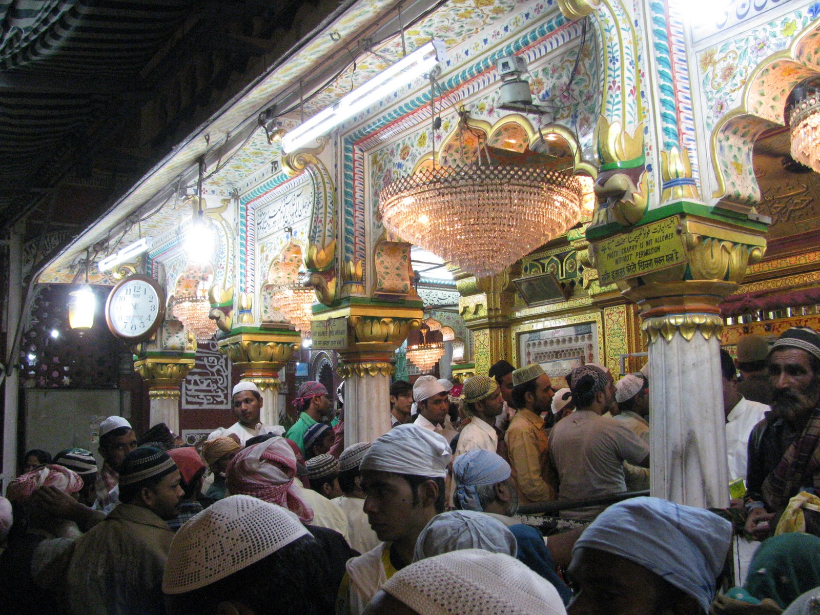 Swimming in India: The Nizamuddin Dargah