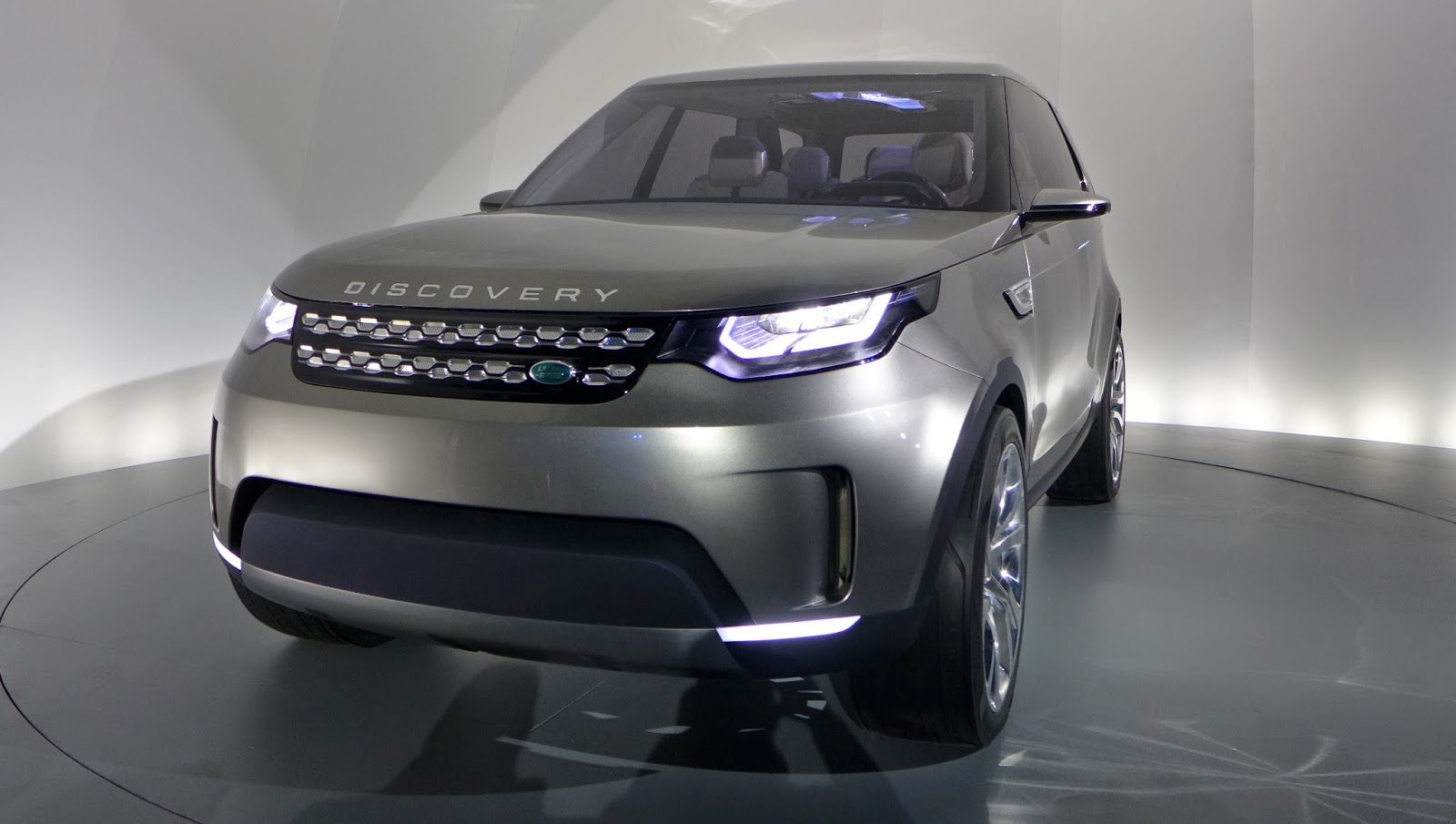 Land Rover Discovery Vision Concept: Live Reveal Photos - Latest Auto ...