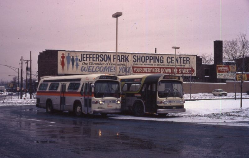 56 Fascinating Photos That Capture Street Scenes of Chicago in the ...