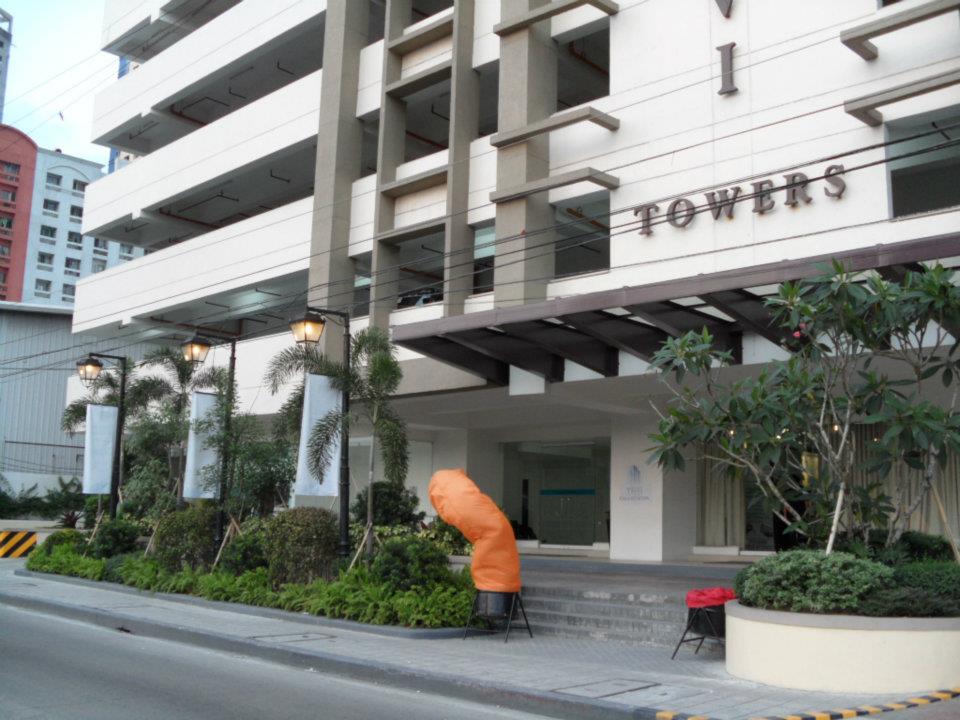 LAUREANO DI TREVI TOWERS: LAUREANO DI TREVI TOWERS(Chino Roces Avenue ...