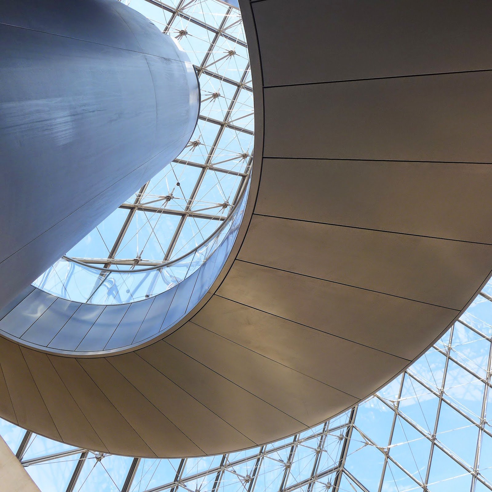 bbonthebrink: Sculptural Curves at the Louvre