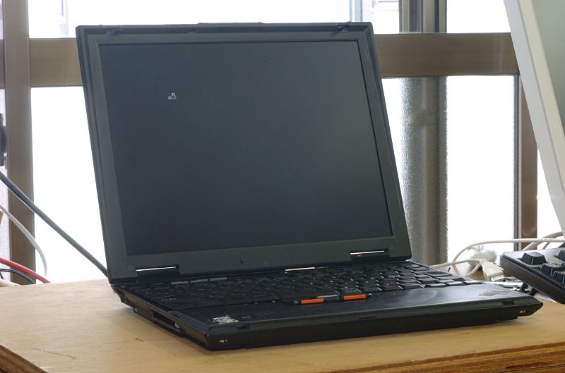 電算機孝行: ThinkPad X21 を入手しましたが、破損しました