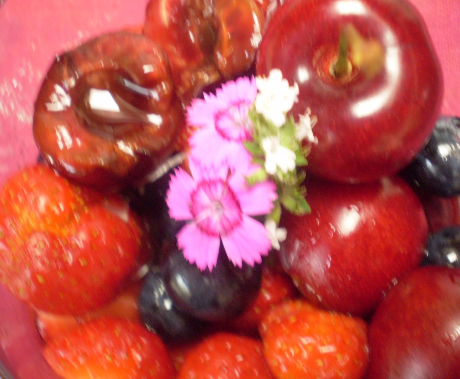 mes petits plaisirs: Salade de fruits rouges, infusion de thym citron ...