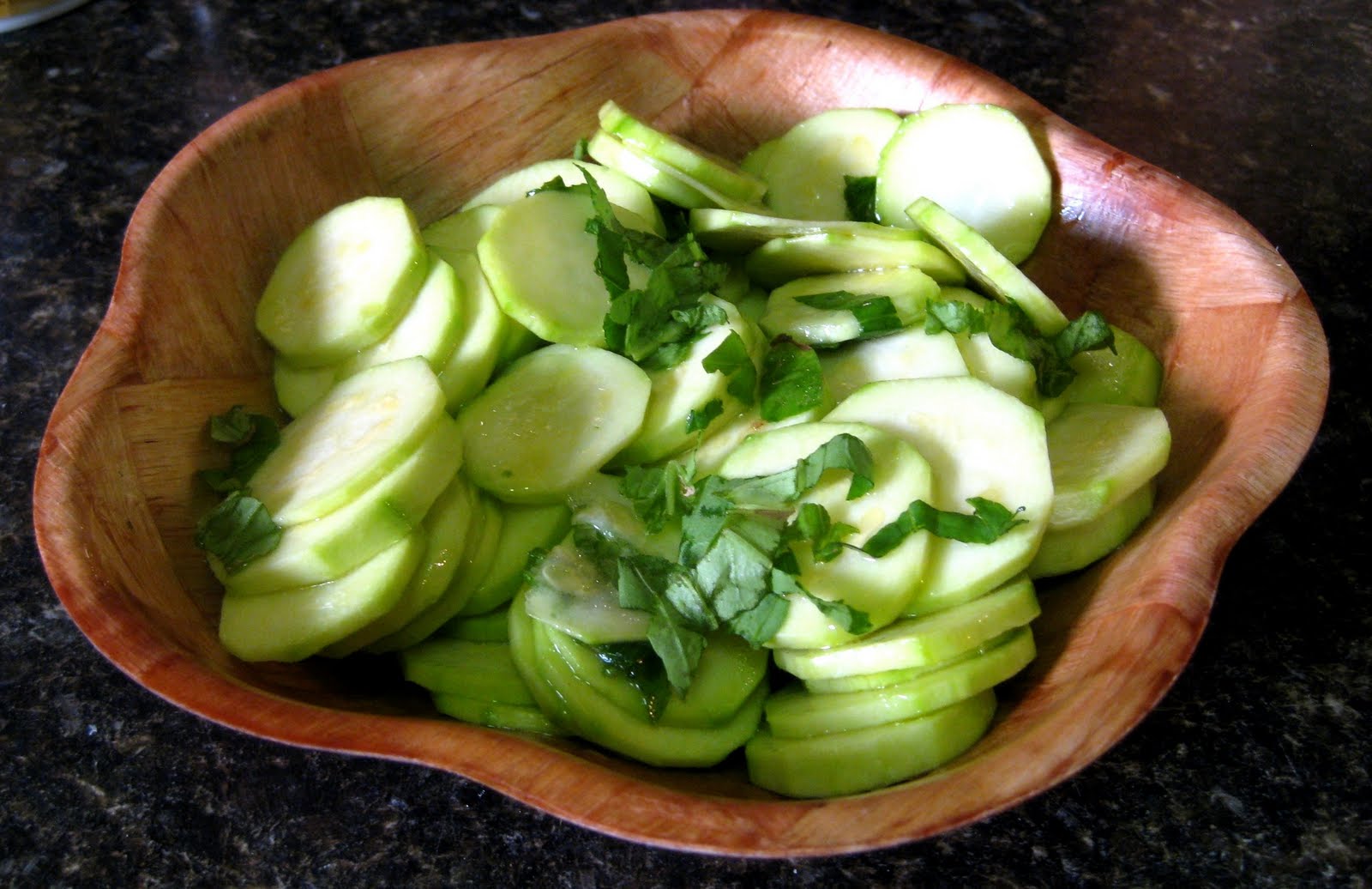 Vita e Pane: Raw Zucchini Salad
