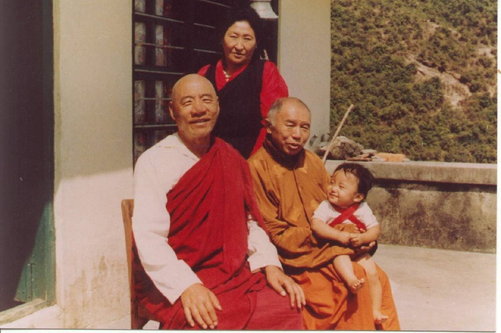 Chatral Rinpoche com Tulku Urgyen e seu neto