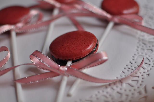 The Kitchen Guardian: Pink Chocolate Macaron Pops!