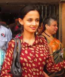 Singer Ketaki Mategaonkar | Veethi