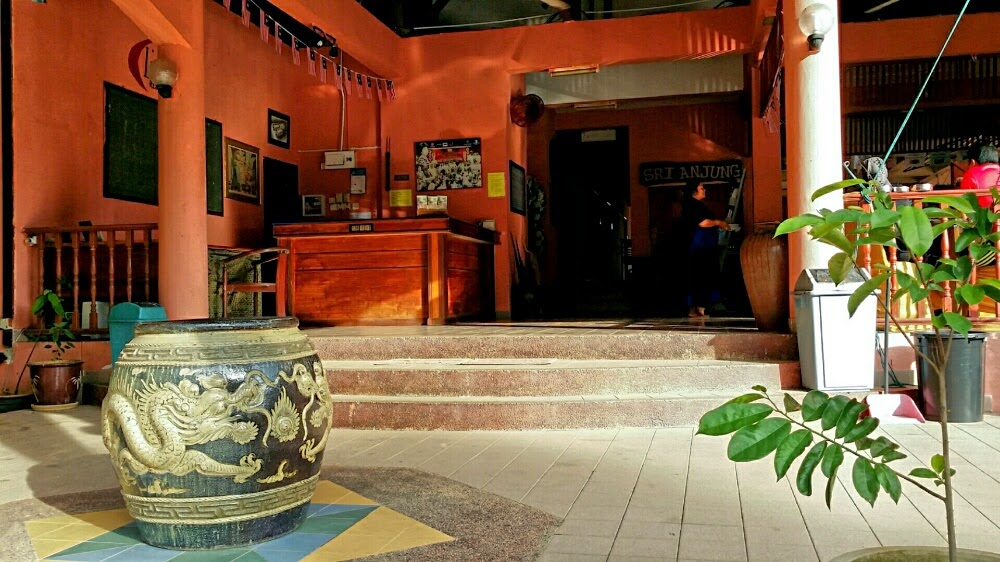 Outdooritis: Lis Na Ree, All Budget Beach Stay At Kuantan