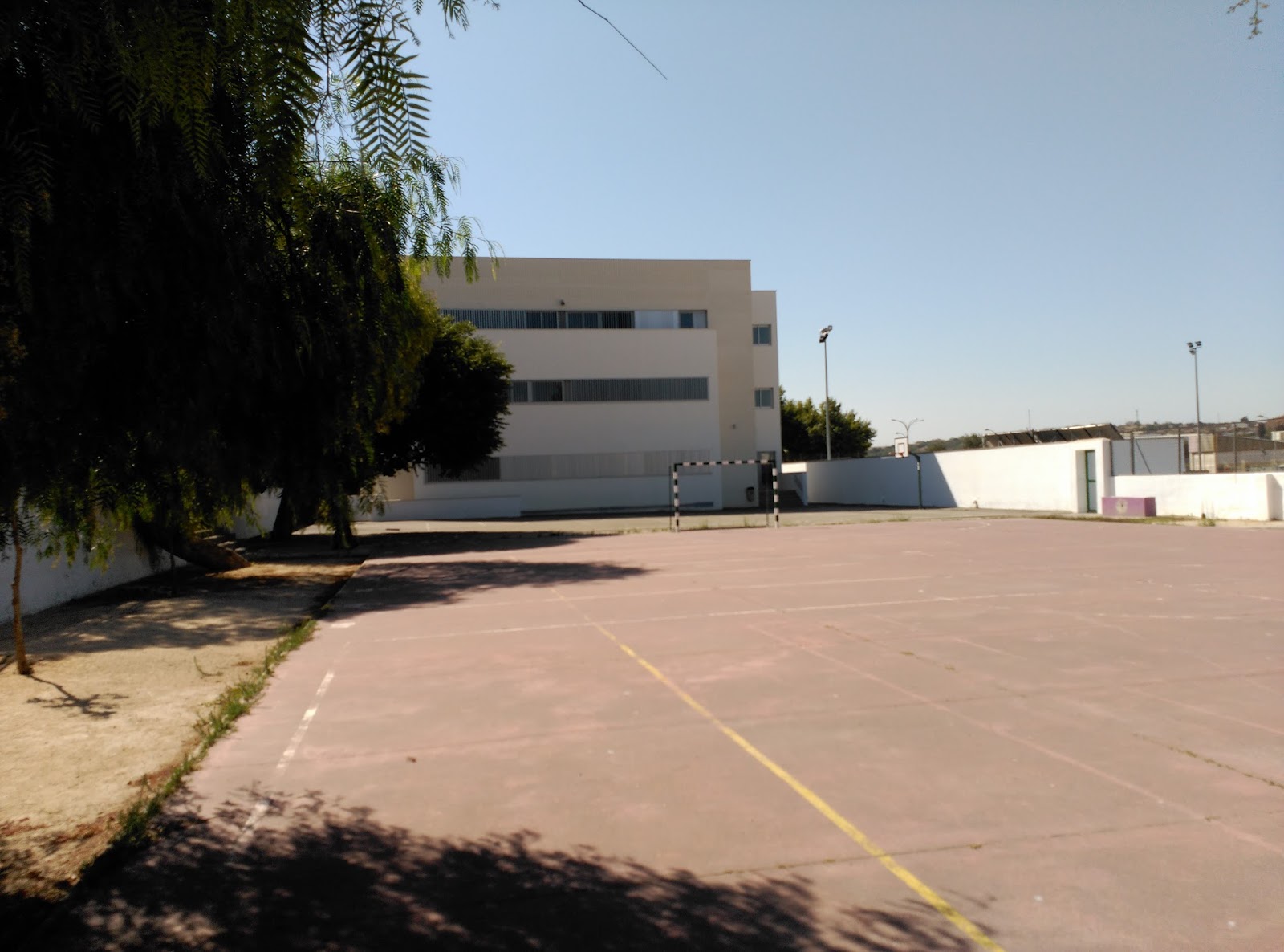 CEIP "ISABEL LA CATÓLICA". CHICLANA : INSTALACIONES DEL COLEGIO