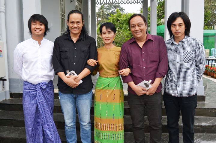 Daw Aung San Suu Kyi Meets With Iron Cross (IC) Band