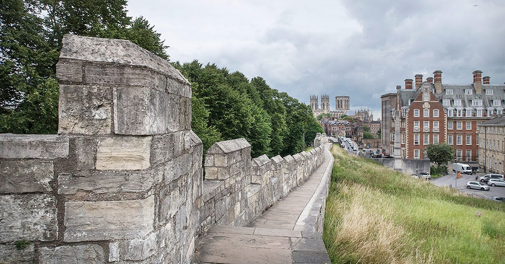 Best York City Walls walk route with map and great views of York ...