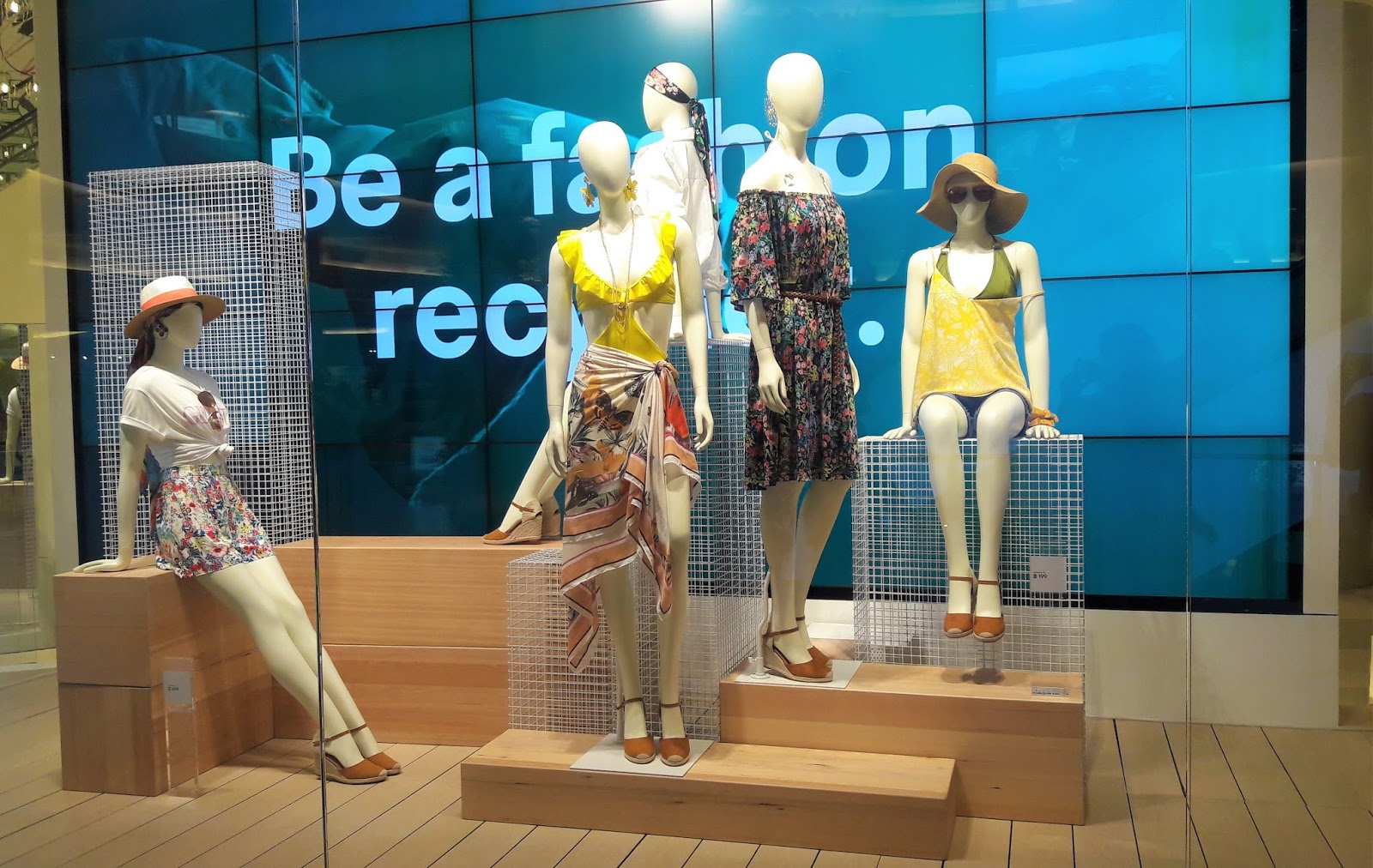 H&M window display in Siam Paragon Bangkok