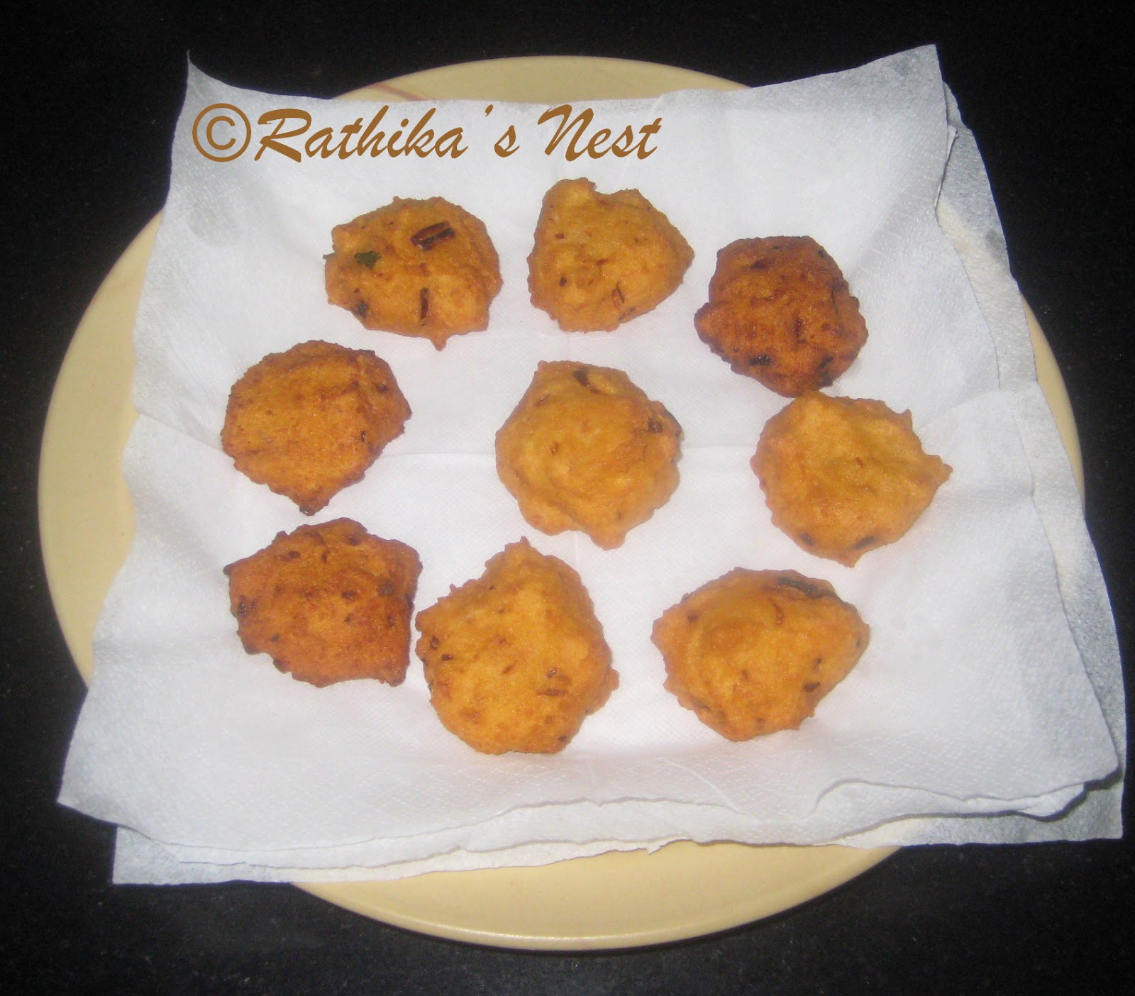 Rathika's Nest: Thavala Vadai (தவல வடை)