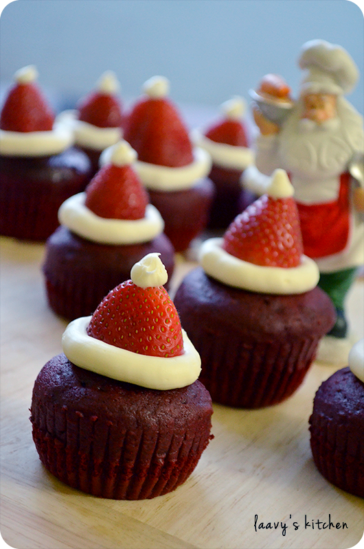 Laavy's Kitchen - A food blog by Laavy: Santa Claus Hat Cupcakes ...