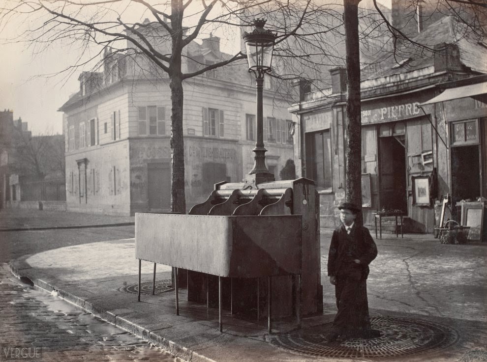 20 Vintage Photographs of Public Urinals in Paris in the 19th Century ...