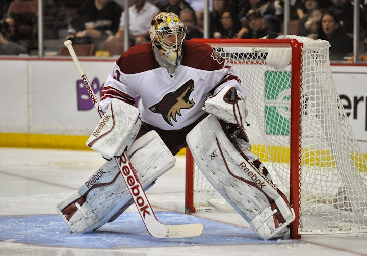 Watch Phoenix Coyotes Goaltender Mike Smith Score Goal | FootBasket