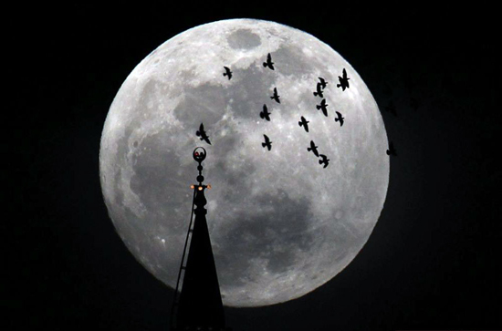 20+ Beautiful Sun & Moon Photographs - The World Of Photography