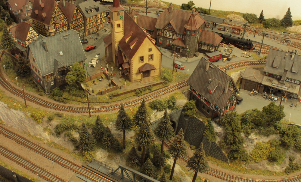 Kleine Modellbahnanlage/ Hausbau und zusätzliche Anlagengestaltung ...