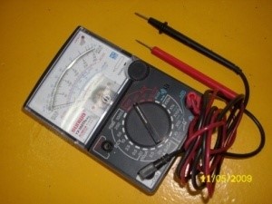 Meter pelbagai analog