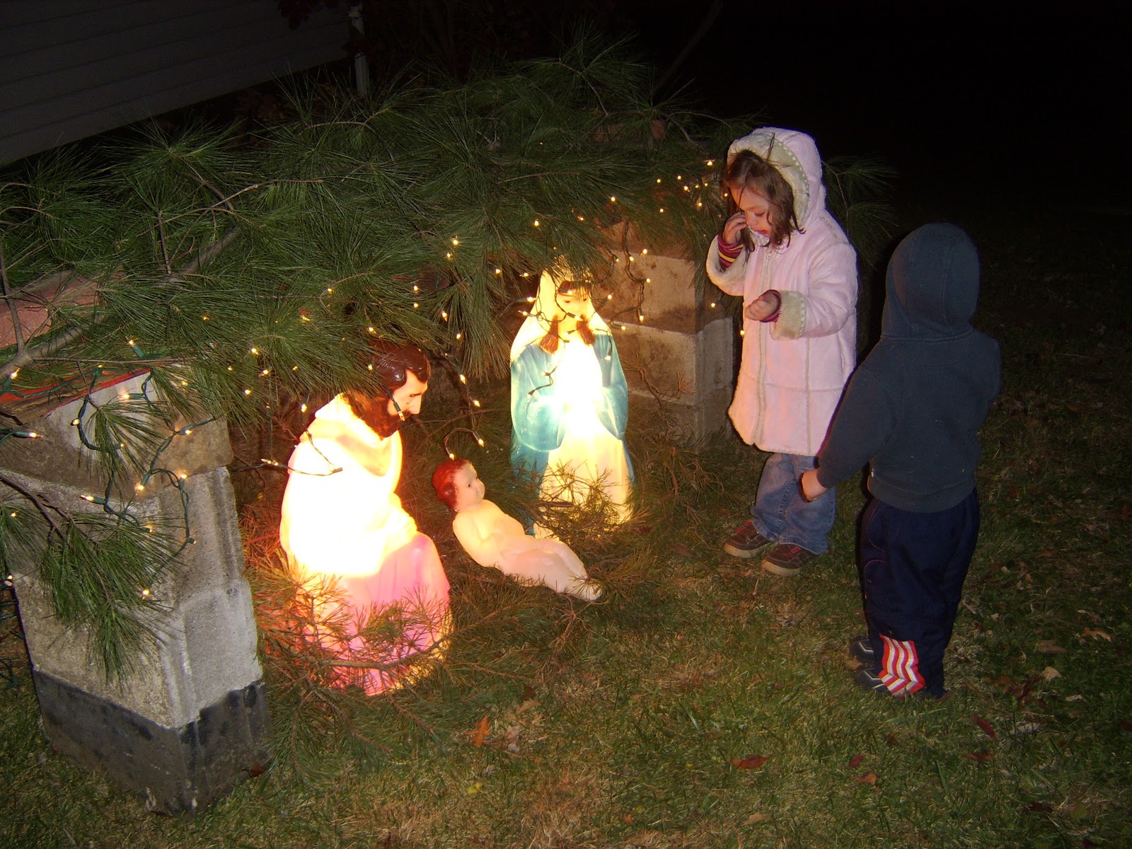 Stringer Mama: Decorating for Jesus' Birthday Party